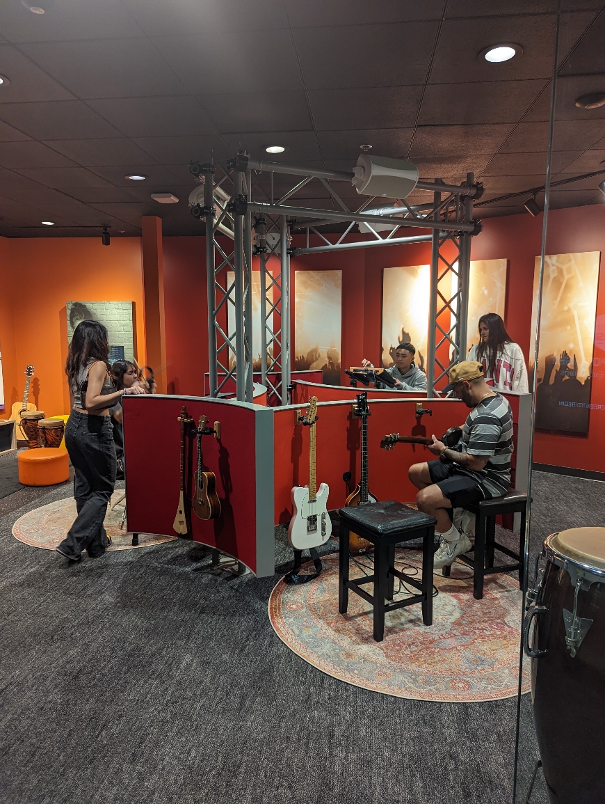 Psychology of Music Class Field Trip to the Museum of Making Music ...